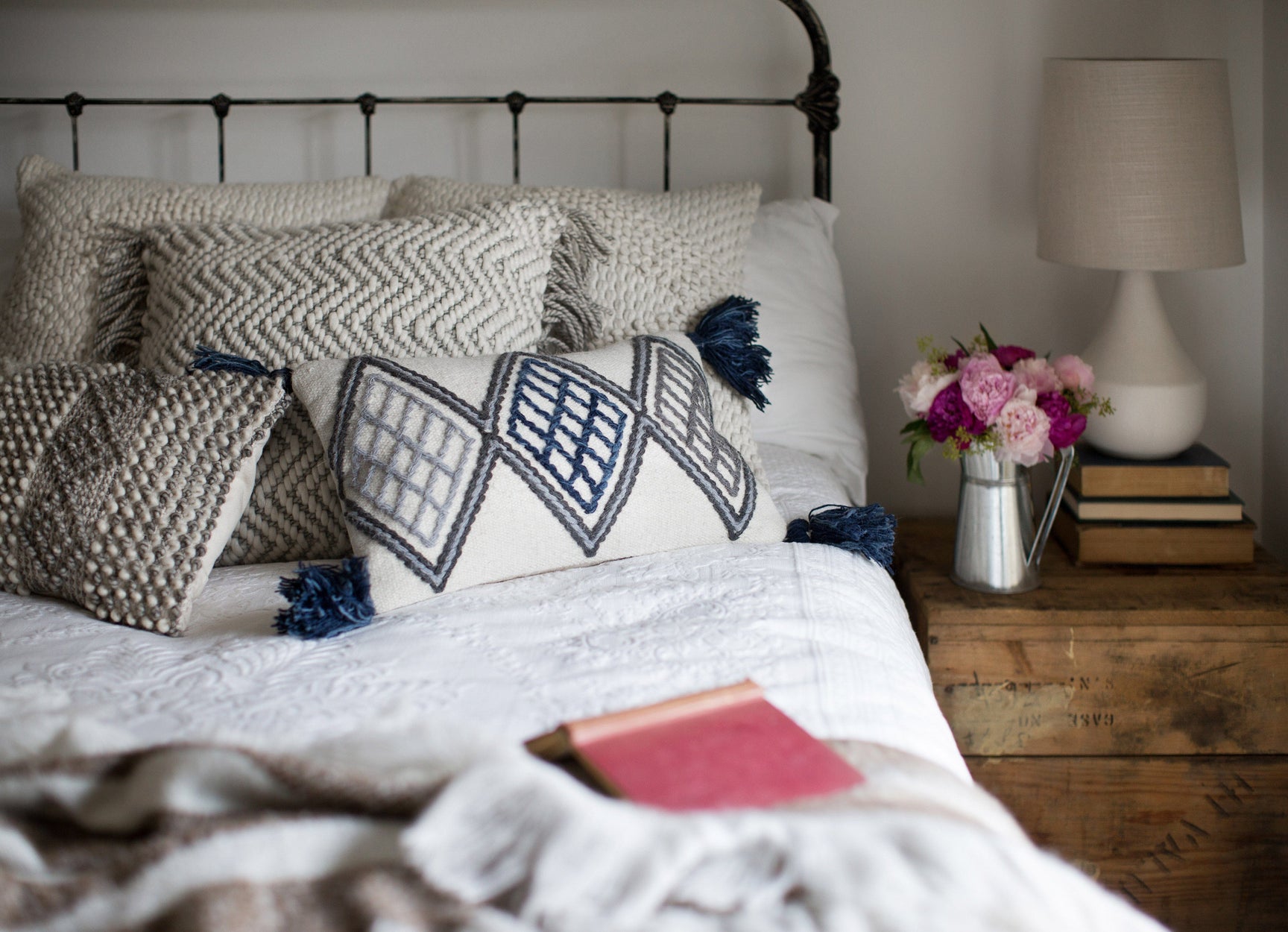 Magnolia Home by Joanna Gaines x Loloi Pillow | P0461 Grey / Ivory ...
